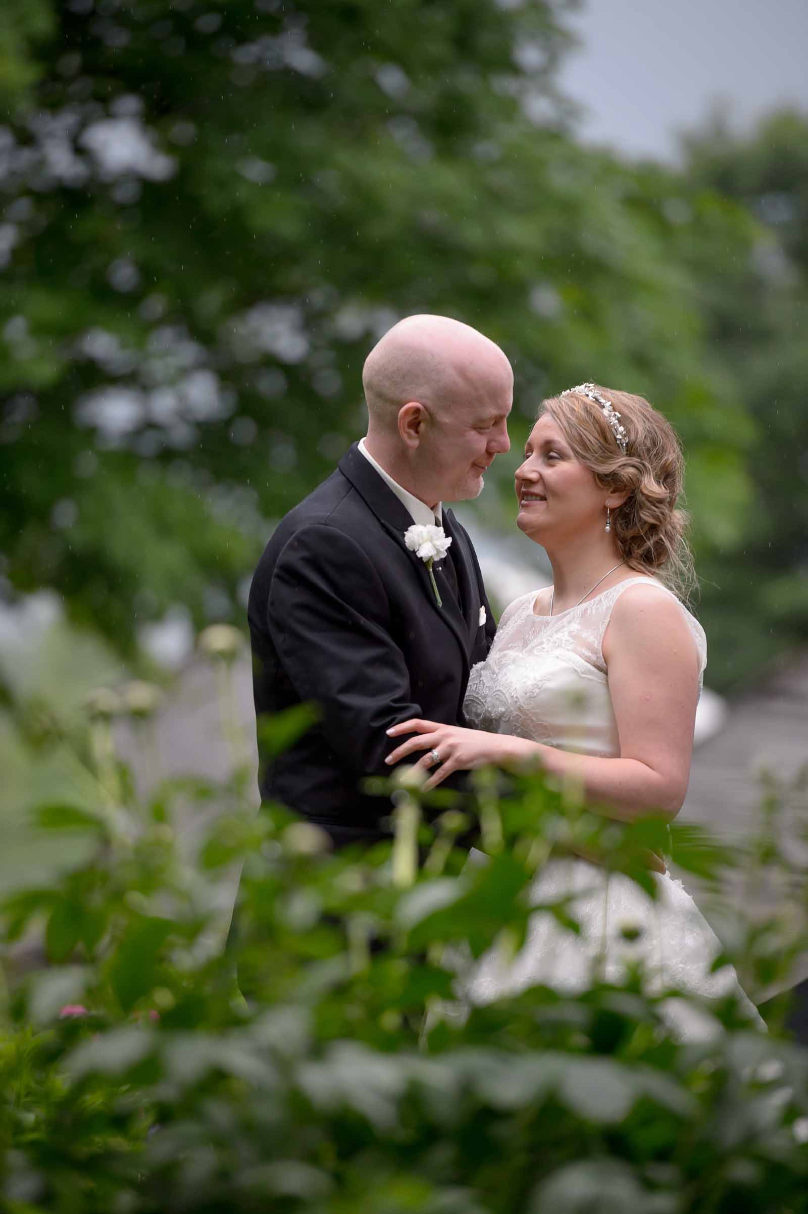 Renee & Matt’s wedding photos at Stanleys Olde Maple Lane Farm ...